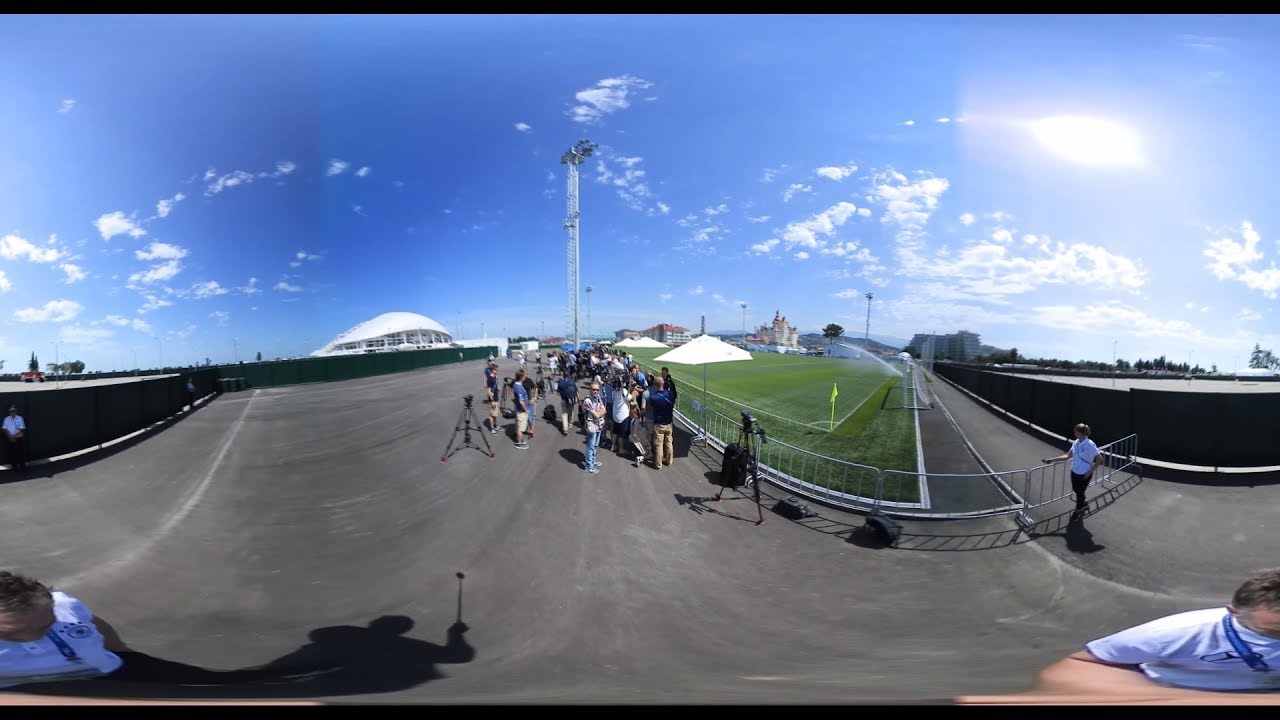 360 Grad: Gang durch die Mixedzone - YouTube