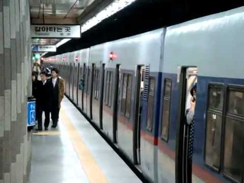 Subway Arriving Loading And Unloading.mp4 - YouTube