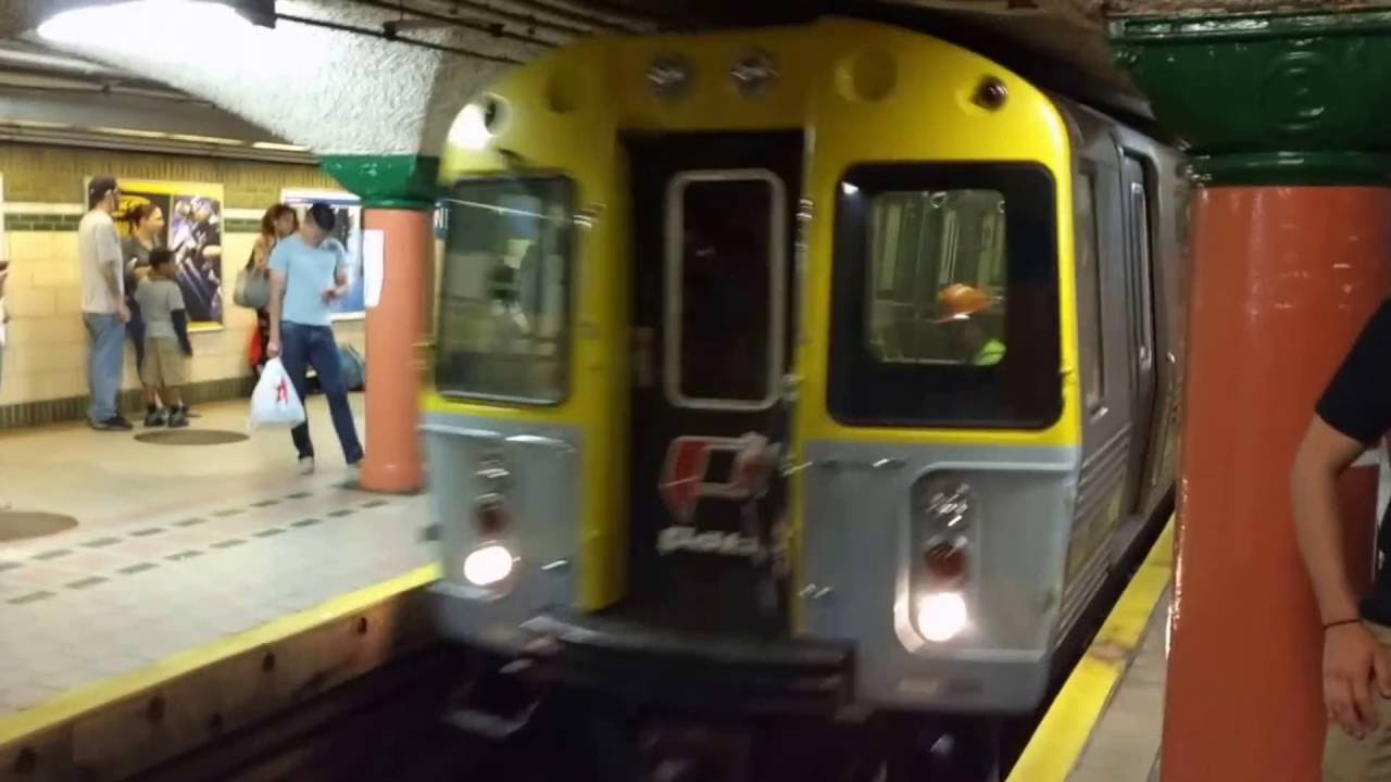 PATH older Rolling Stock and Maintenance car - Newport Station - YouTube