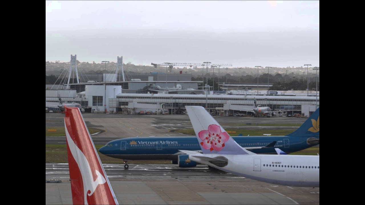Sydney Airport Observation deck Plane Spotting June 26th 2013 - YouTube