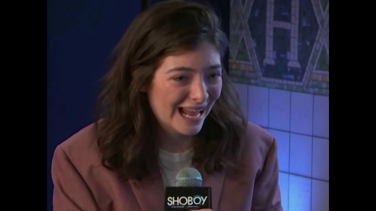 Lorde funny laugh compilation - YouTube