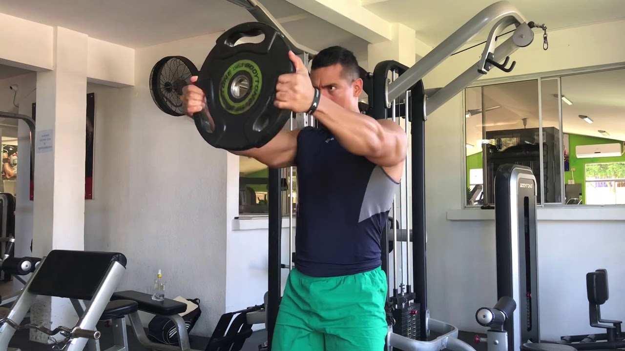 #17 hombros levantamiento frontal con el disco. - YouTube