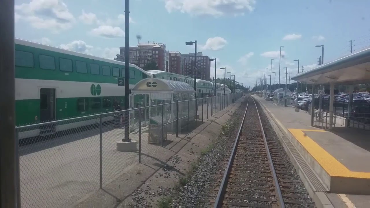 GO Transit westbound train at Oakville, Ontario on July 27, 2018 - YouTube