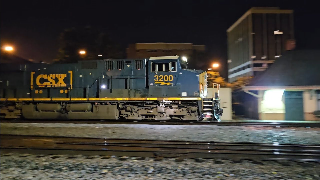 CSX M582 head ed Southbound in Monroe NC with CSXT 3200 in the lead 7 ...