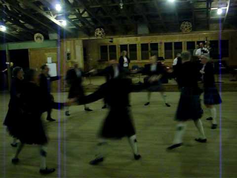 Reel of the 51st - All male set - Pinewoods Scottish Session 2009 - YouTube