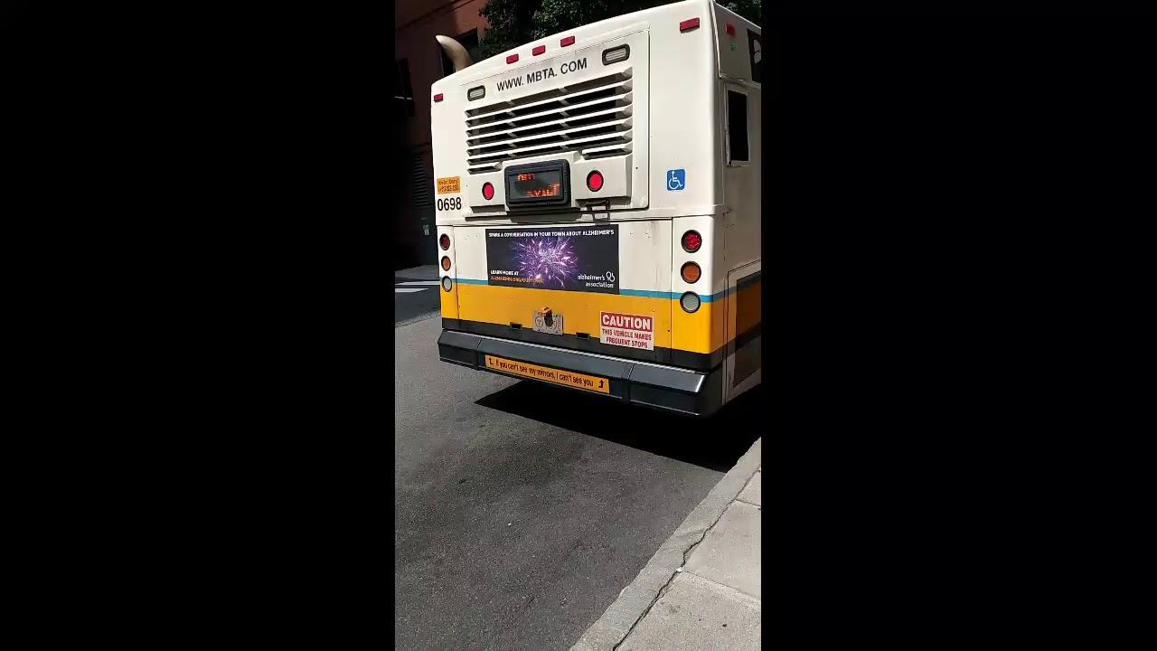 Bus Idling:2006 New Flyer D40LF #0698 - YouTube