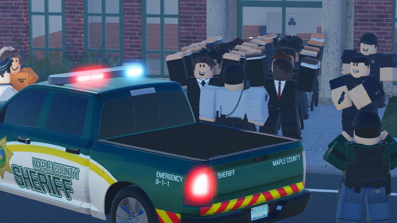 Shooter breaks into court - Maple County Update! - YouTube