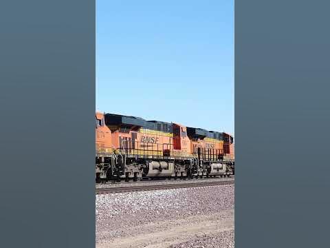 RAILFANNING SHORTS BNSF 6552 EB MP 740 NEEDLES SUB 10-31-2023 - YouTube