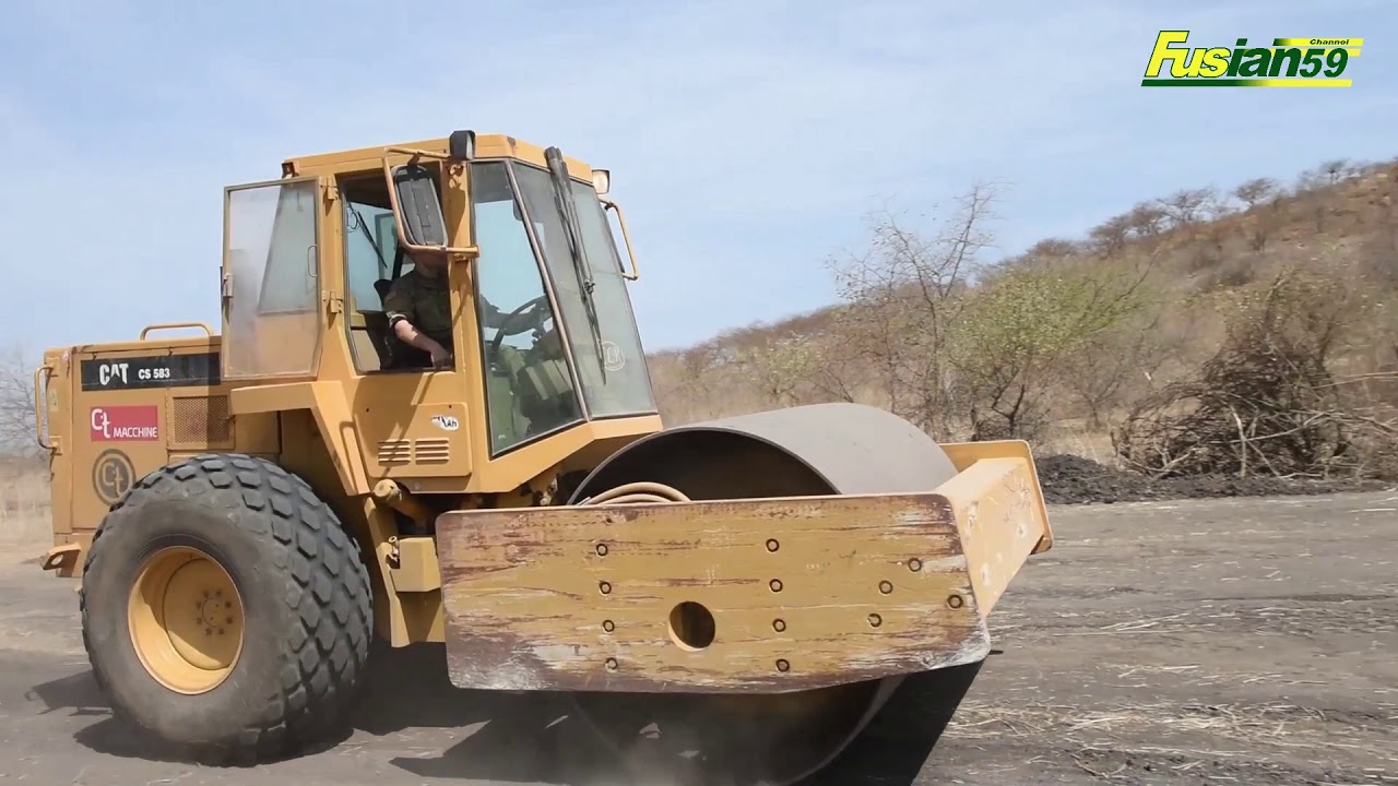 Cat CS 583 Vibrators Roller Perform Compaction For U.S Military Camp ...