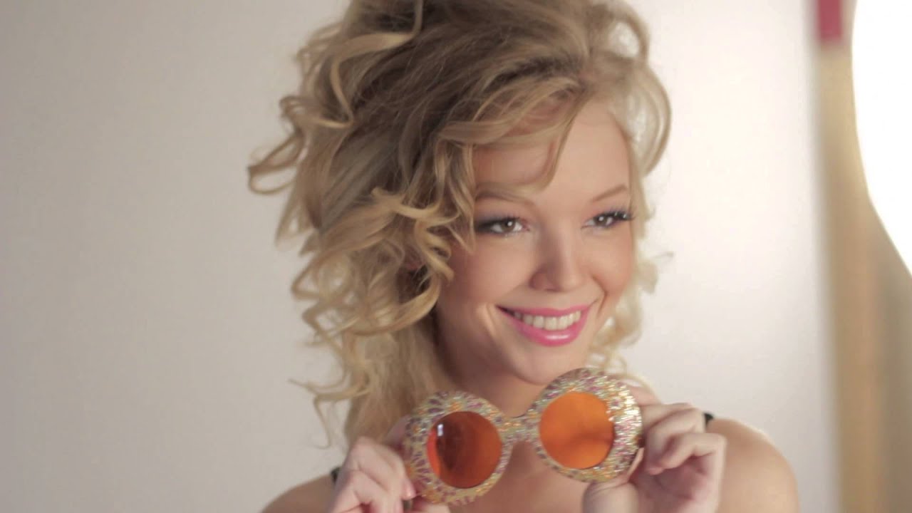 Behind The Scenes Premiere - Neon Nancy Photoshoot - YouTube