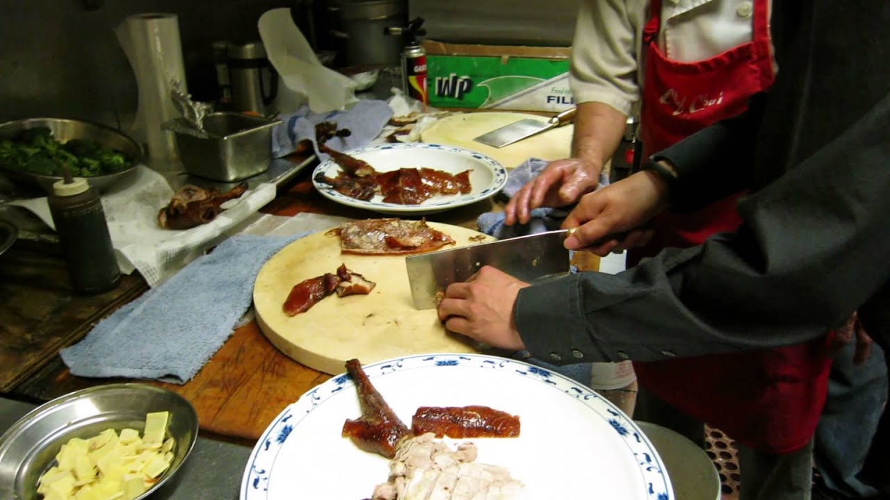 Learning how to slice Peking Duck at Chef Chu's - YouTube