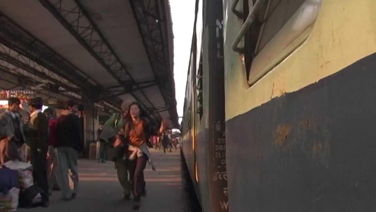 Catch up the missing train!! New Delhi Railway Station in India - YouTube