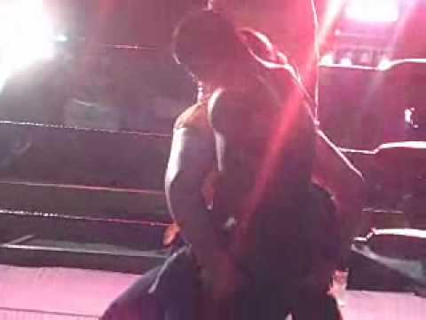 Micro Wrestling Federation: Kiss A Midget