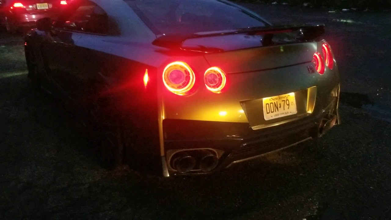Nissan GTR crazy flames - YouTube