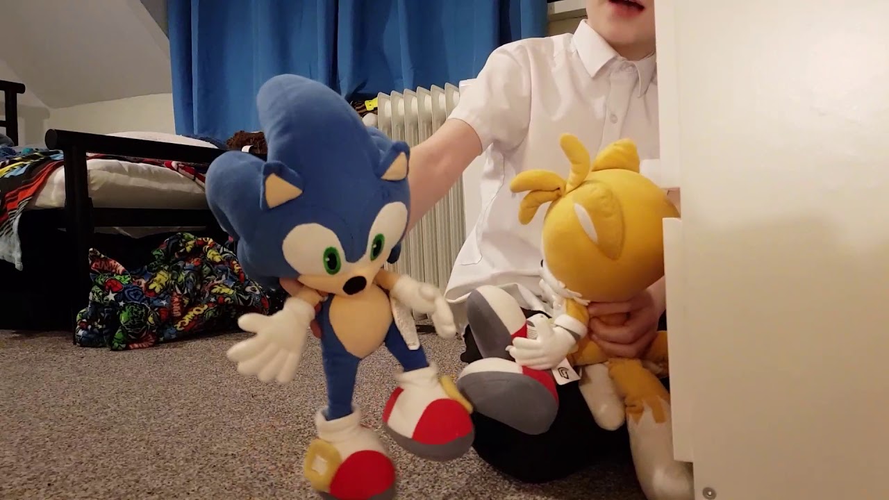 Sonic teaches tails how to do a front flip and back flip - YouTube