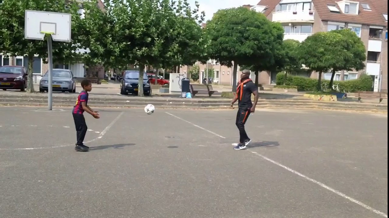 Football balance 40 - YouTube