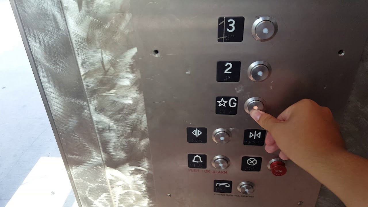 Amtech Reliable Hydraulic Scenic Elevator at MainPlace Mall Parking ...