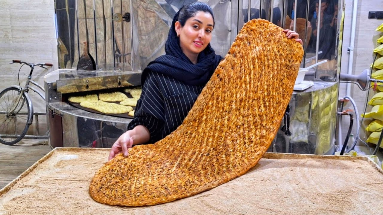🤌Unveiling the baking of large Barbari bread in Iran|Interesting video ...