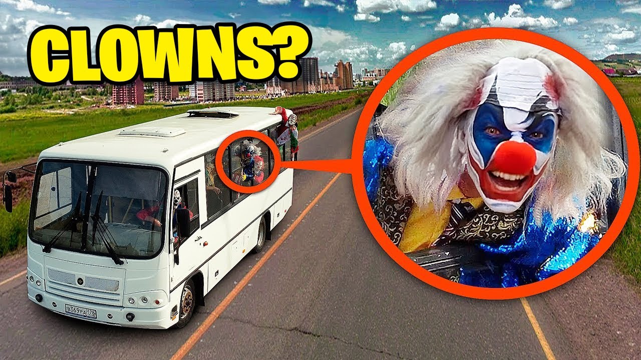 Si tu vois ce bus scolaire rempli de CLOWNS, ne le dépasse pas ...