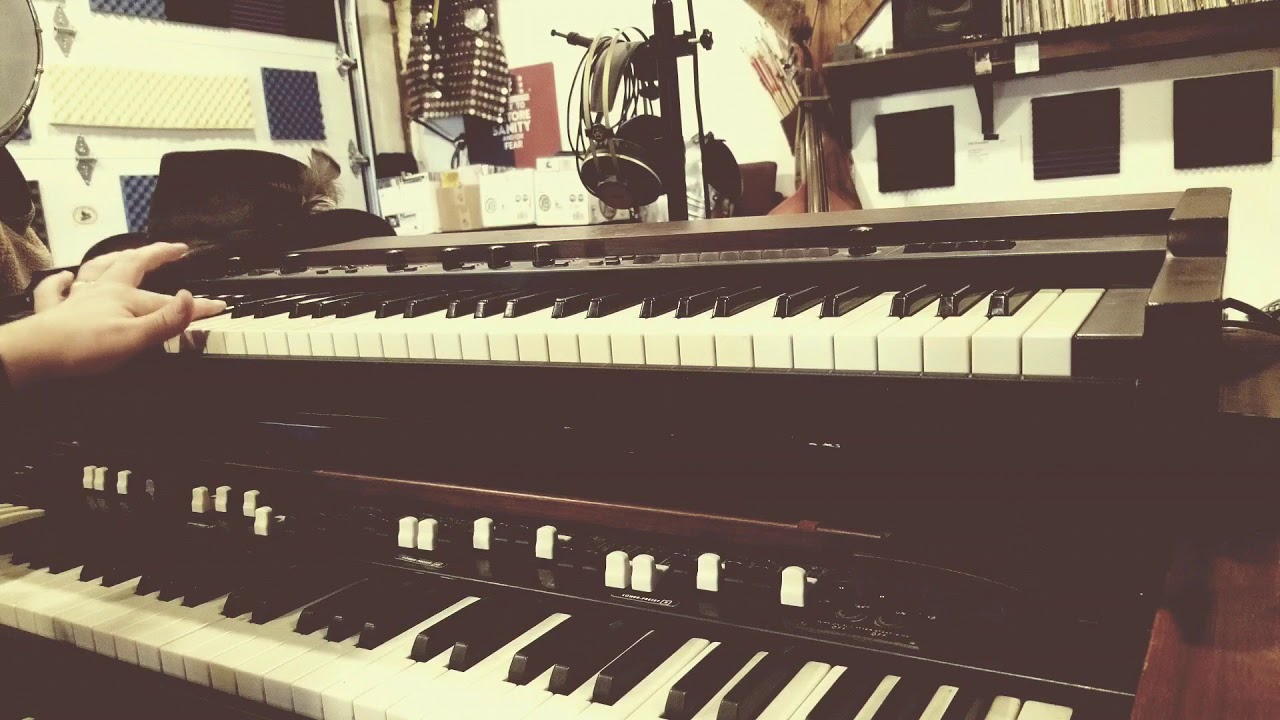 learning to play organ Roland VK8 with leslie 740 - YouTube