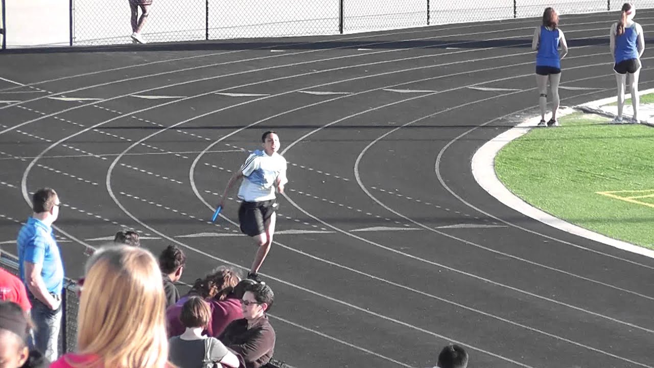 Whitefish Bay Middle School 8th grade boys 4x200 relay - YouTube