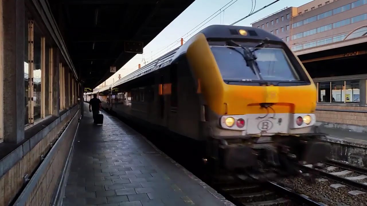 SNCB/NMBS Class 18 (HLE 18) no. 1820 Arriving at Brussels Midi Station ...