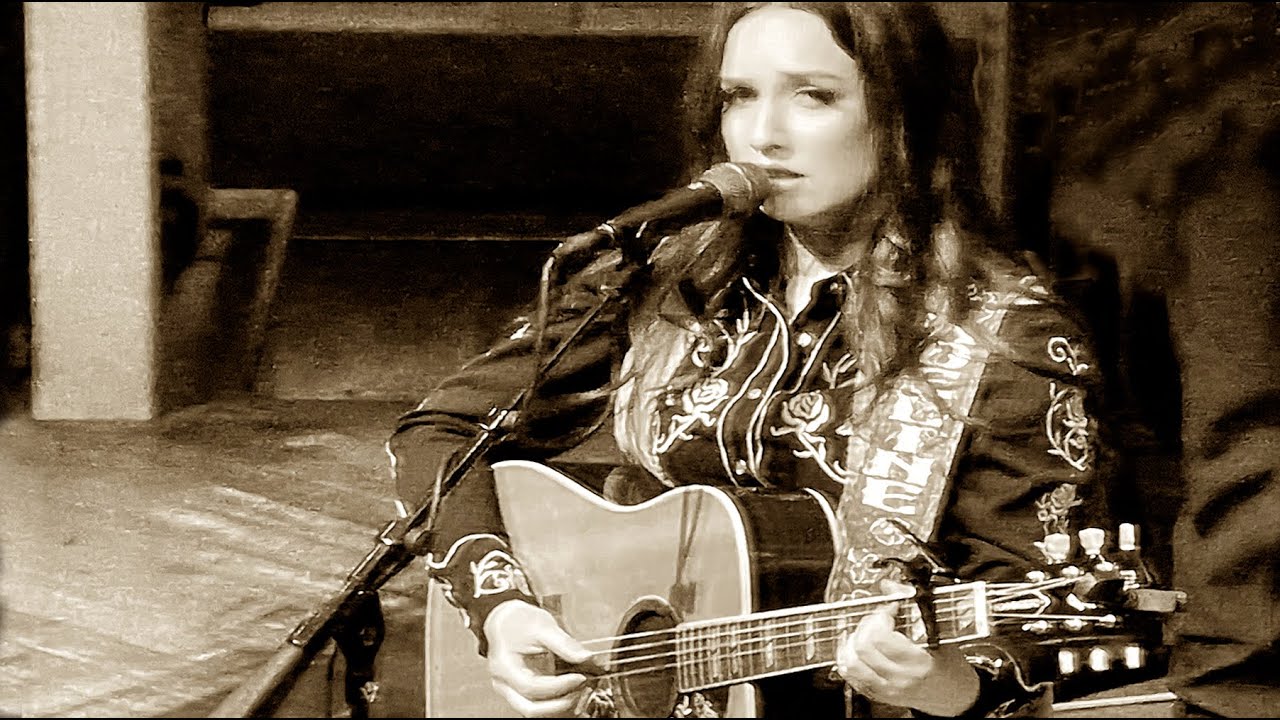 Noeline Hofmann - "Big River" (Johnny Cash Cover) Live @ The Crystal ...