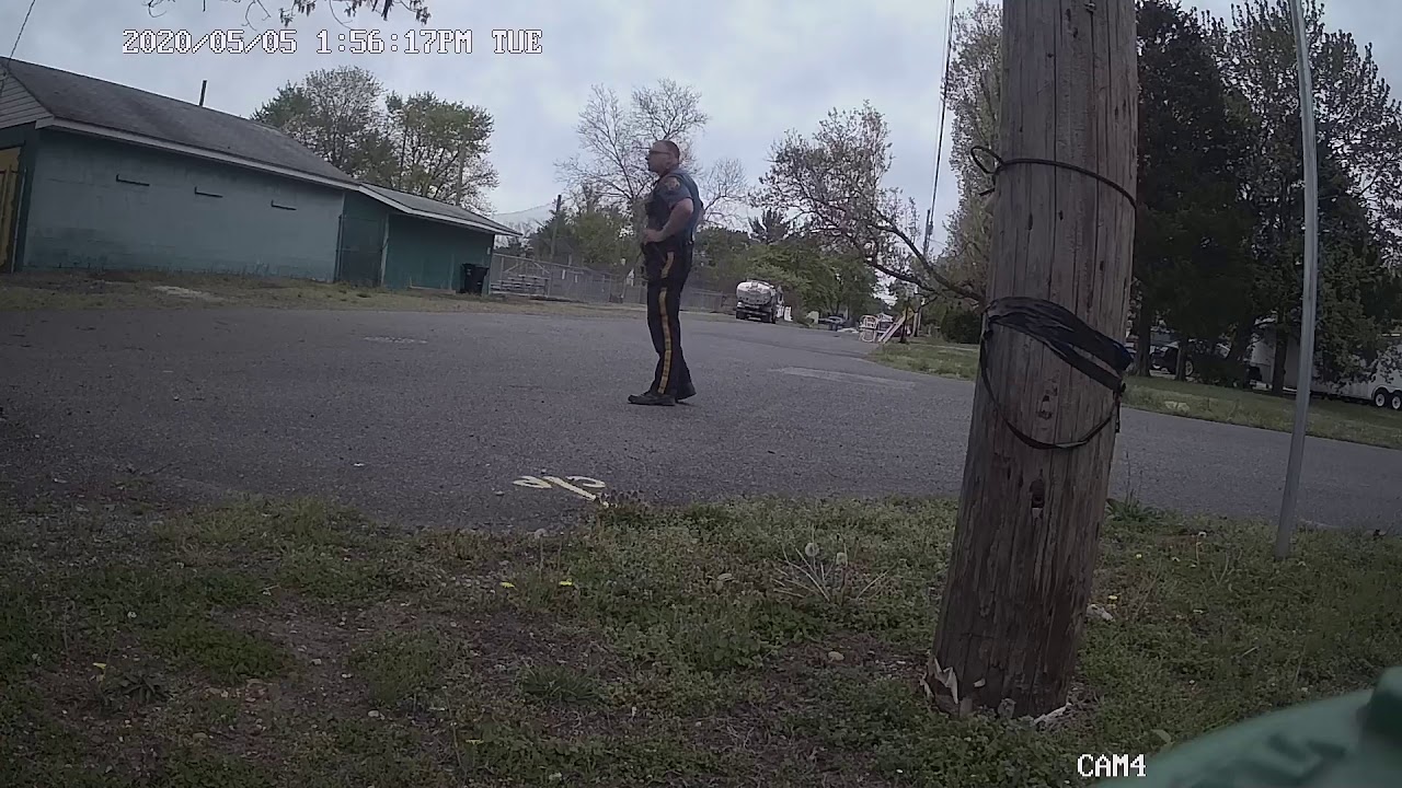 Mantua Township Police Officer gives resident the Middle finger - YouTube