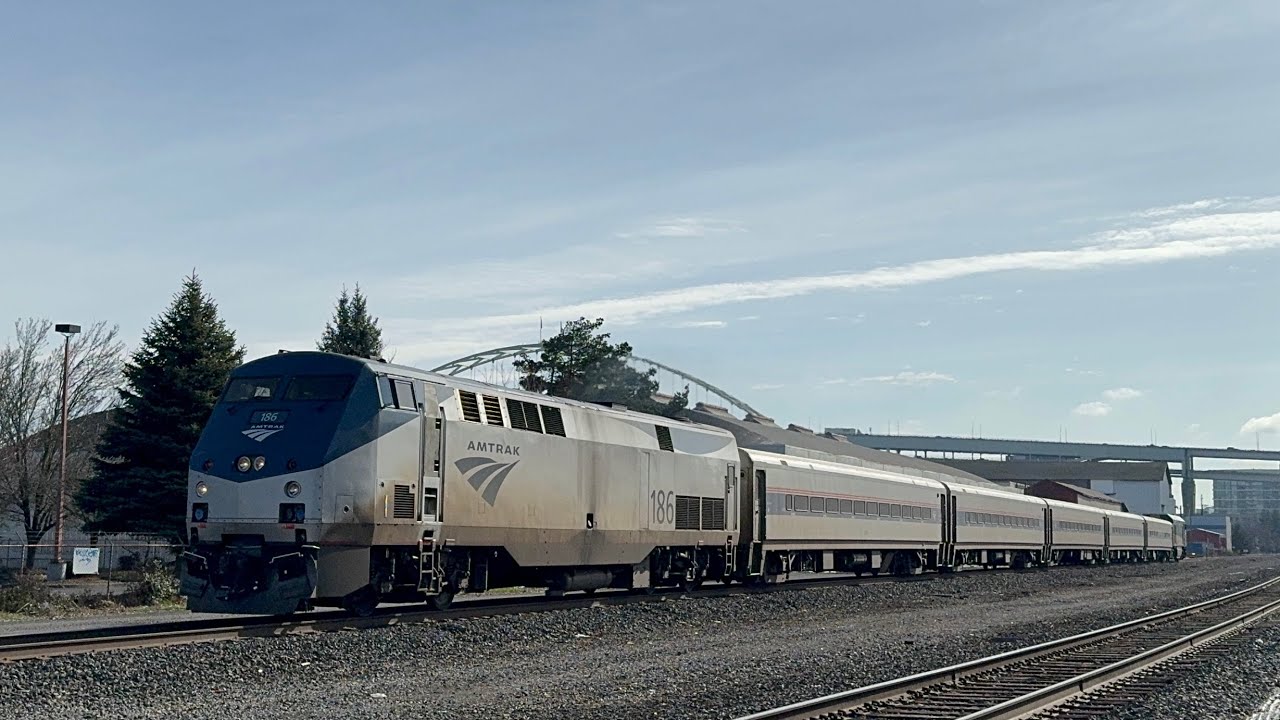 Amtrak Cascades 504 accelerates out of Portland Oregon - YouTube