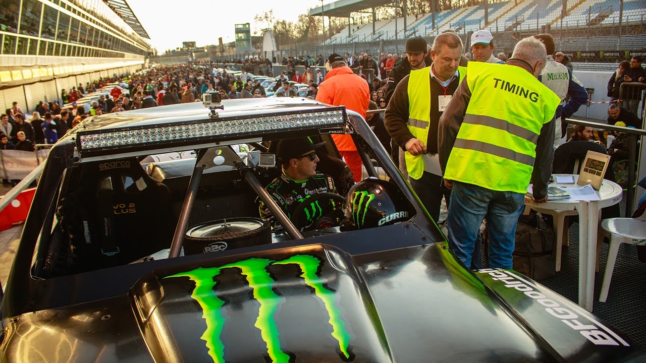 OFF-ROAD TRUCK ON FORMULA 1 TRACK - YouTube