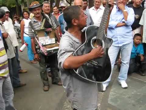 LA MEJOR CANCIÓN EN LA CALLE - YouTube