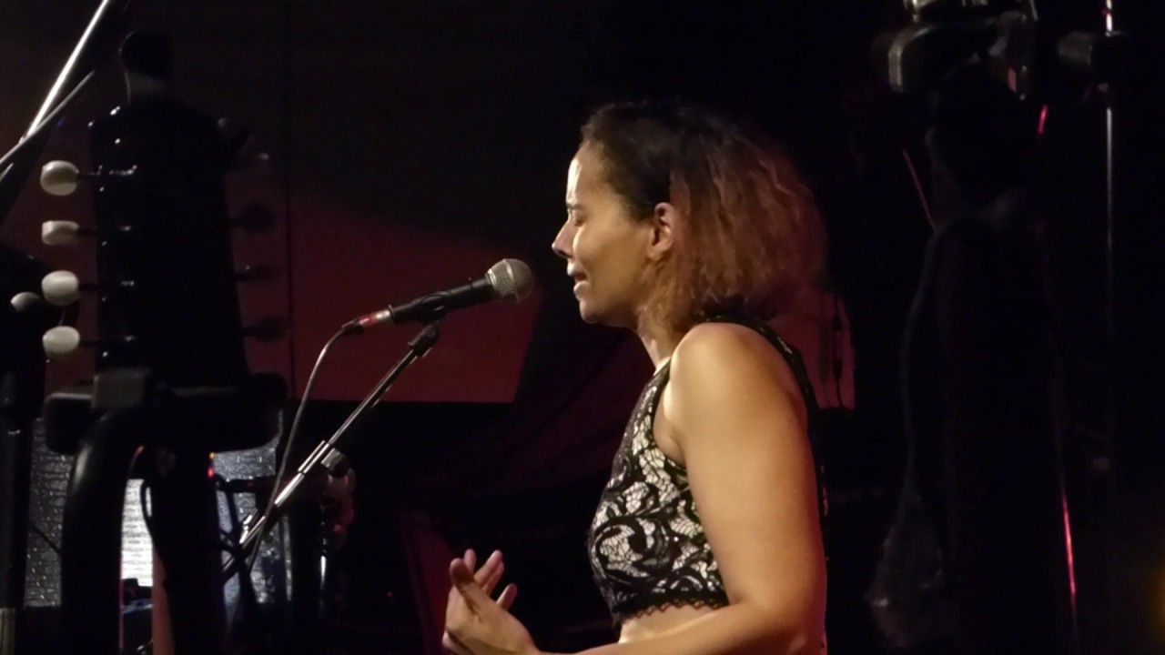 Rhiannon Giddens - Pretty Saro Whelans Apr 2017 - YouTube