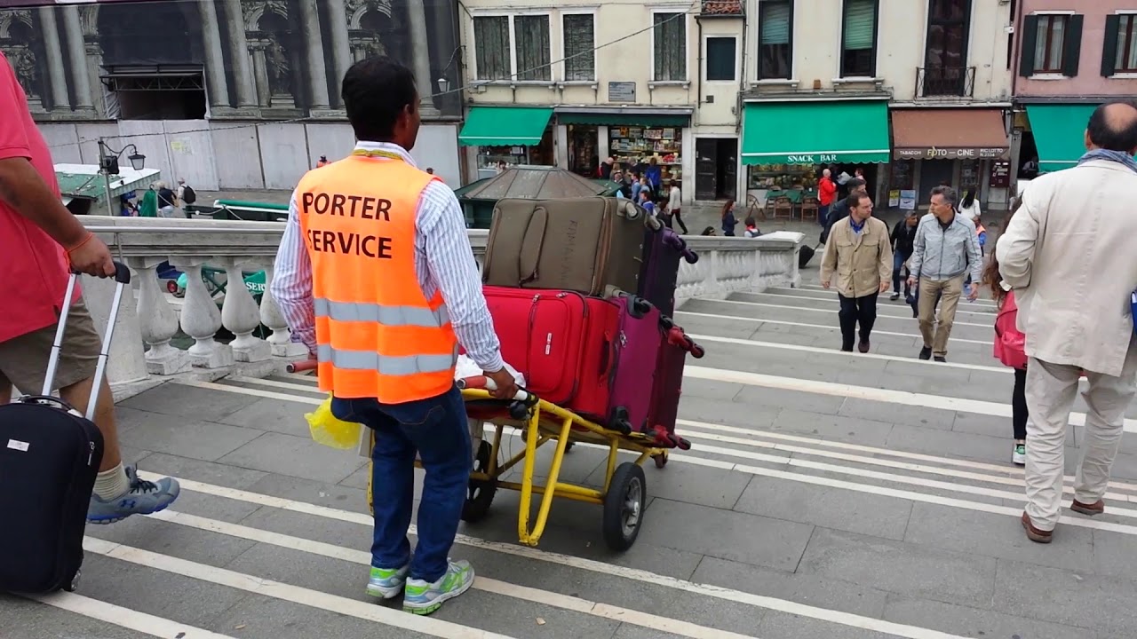 Luggage transfer in Venice Italy - YouTube