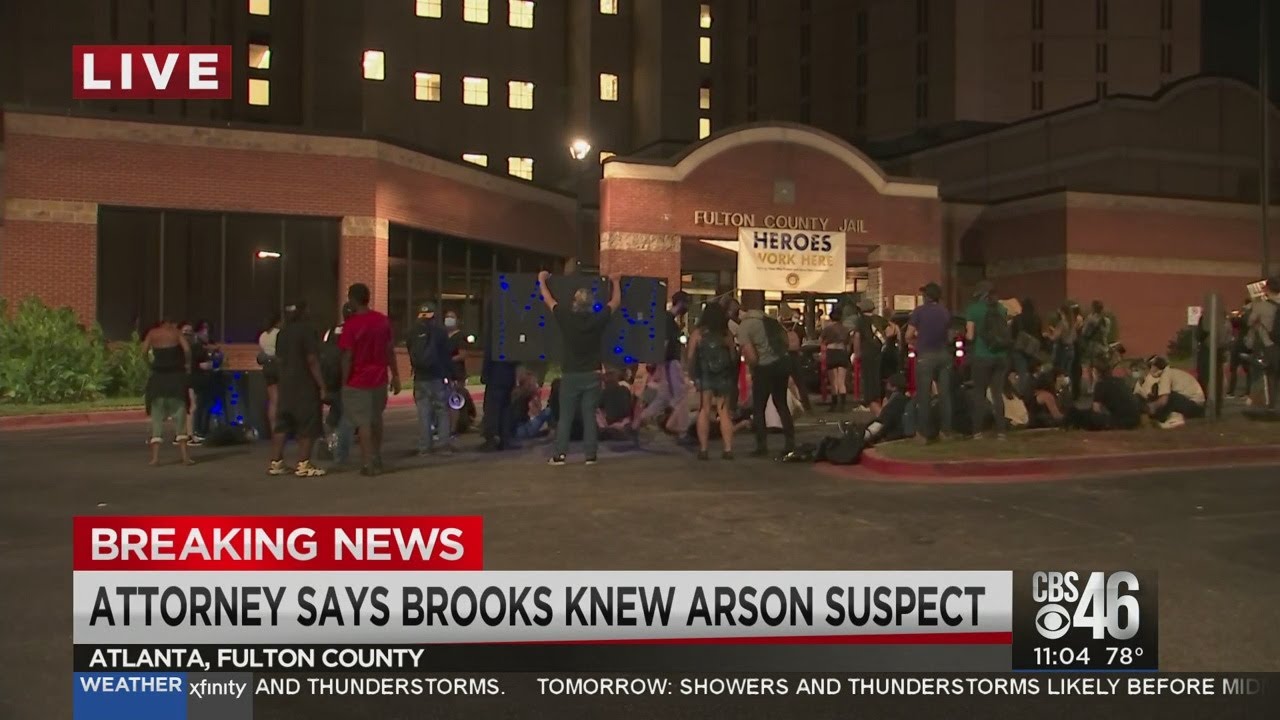 Protesters gather outside Fulton County Jail - YouTube
