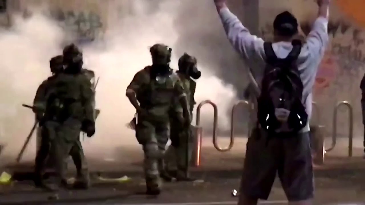WARNING: GRAPHIC CONTENT - U.S. riot police use tear gas, hit Portland ...
