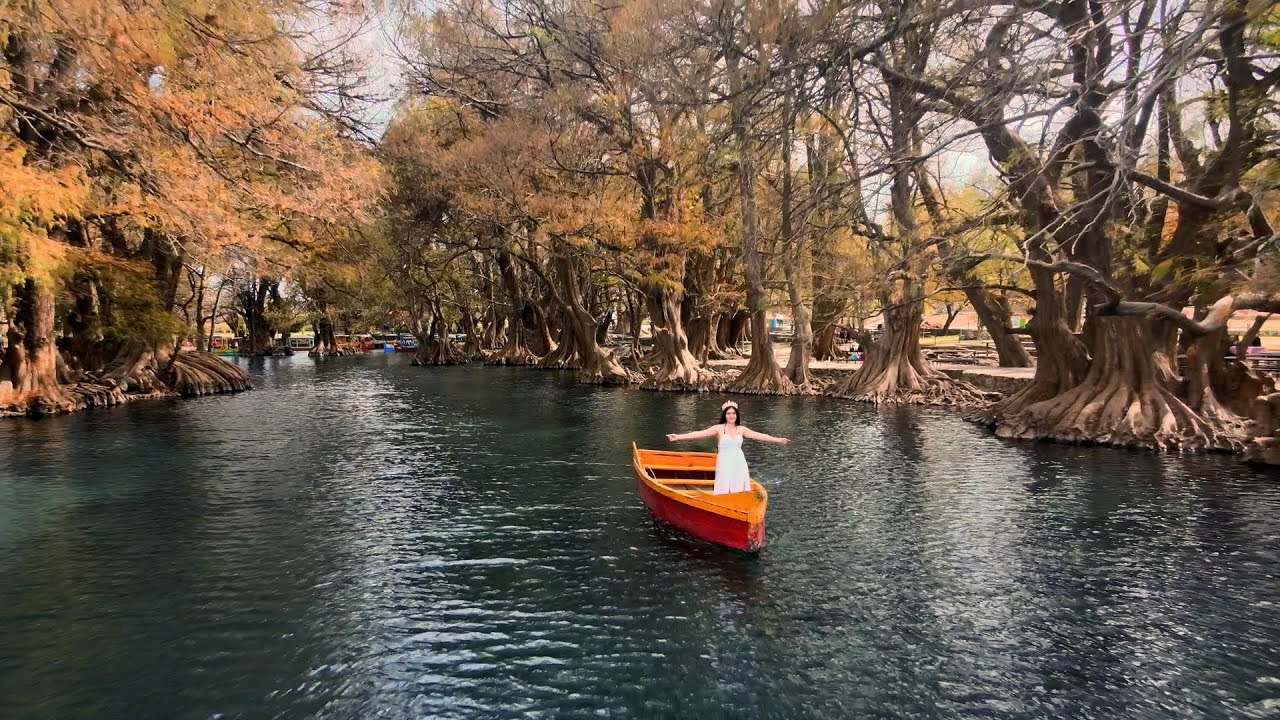 Video clip 15 años Kelly Magaña Betancourt - YouTube