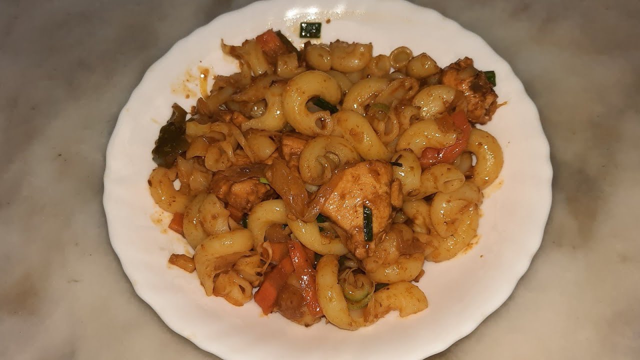 DESI STYLE CHICKEN PASTA MACRONIES BY COOK N DINE - YouTube