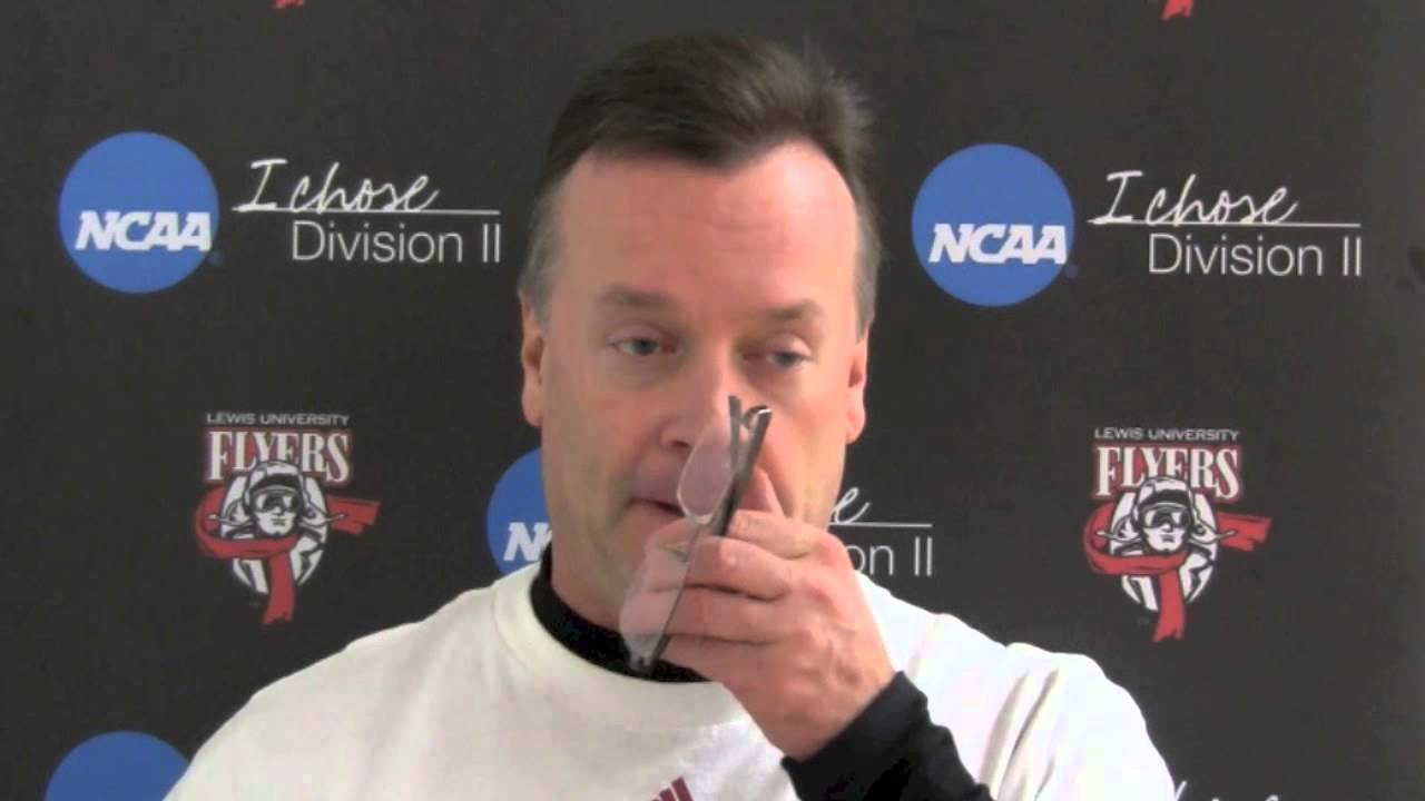 Flyer Minute With Head Coach Scott Trost (1-22-13) - YouTube