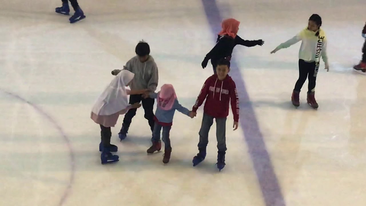 Ice skating di BXc - YouTube
