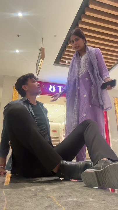 Kitni mst has rahi hai 🥰 #shorts #love - YouTube