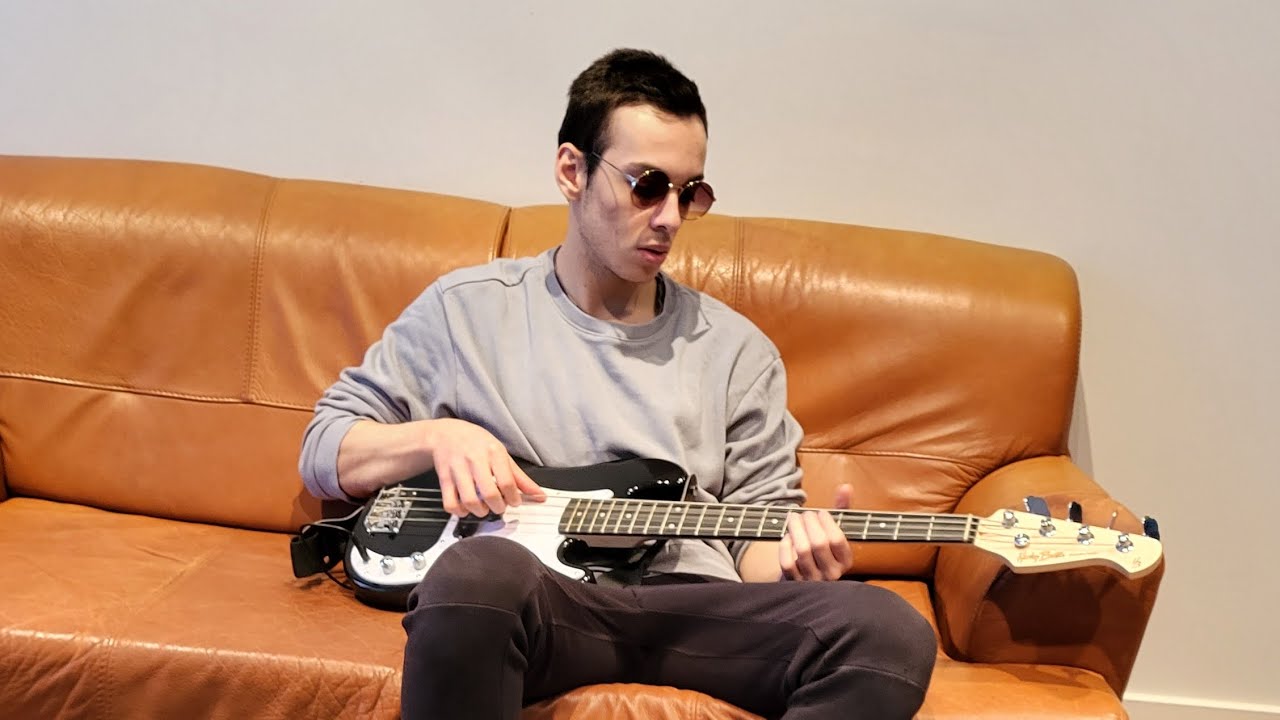 Playing Random Notes - YouTube