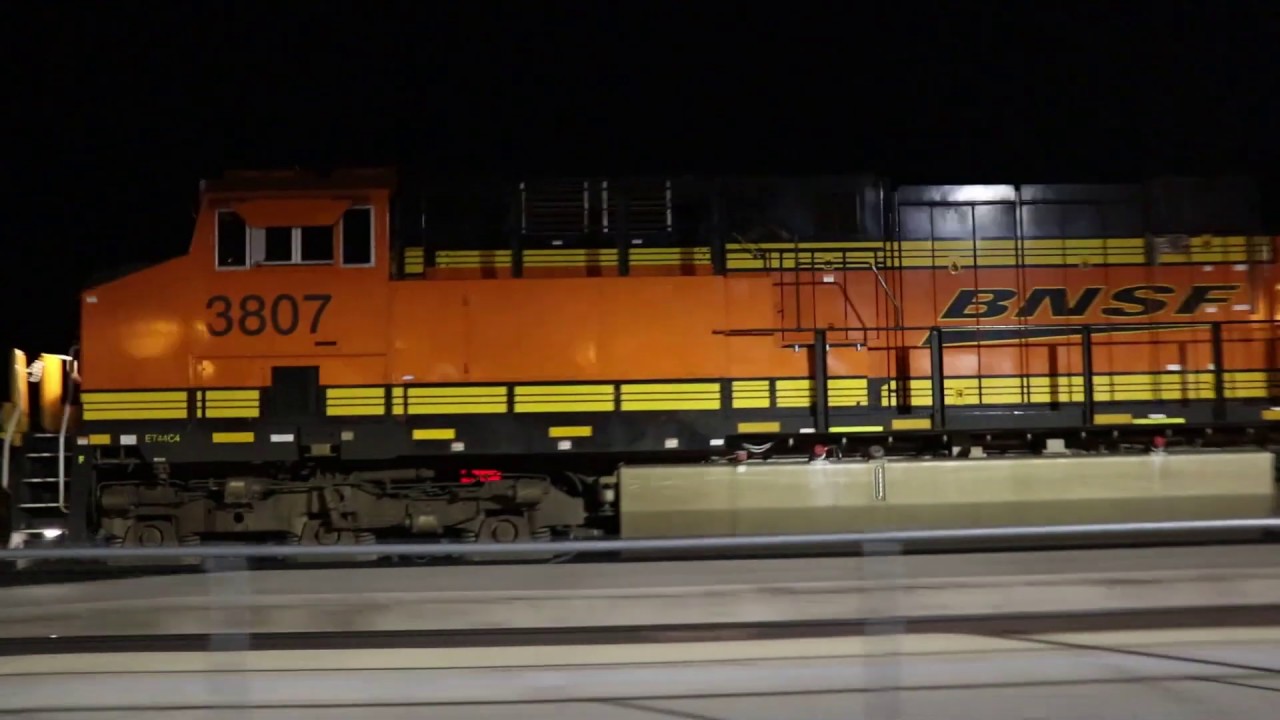 BNSF 3807 ET44C4 12 24 18 Victorville, Ca Ron Diczhazy - YouTube