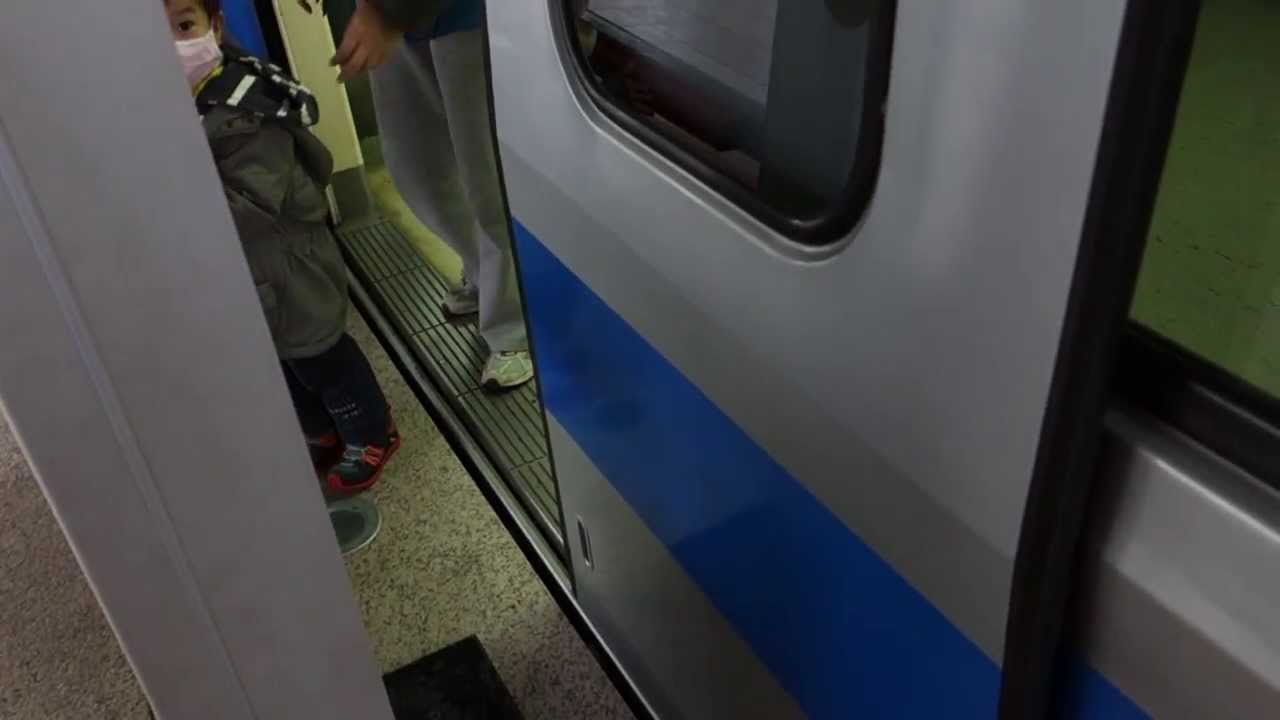 Taipei Metro Emergency Door Open Device with Real-life Demonstration ...