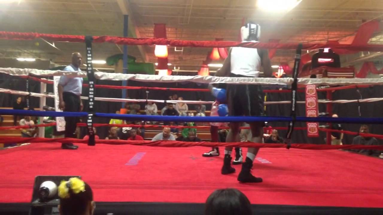 Issa Kone Vs Evan Holyfield Round 3 - YouTube