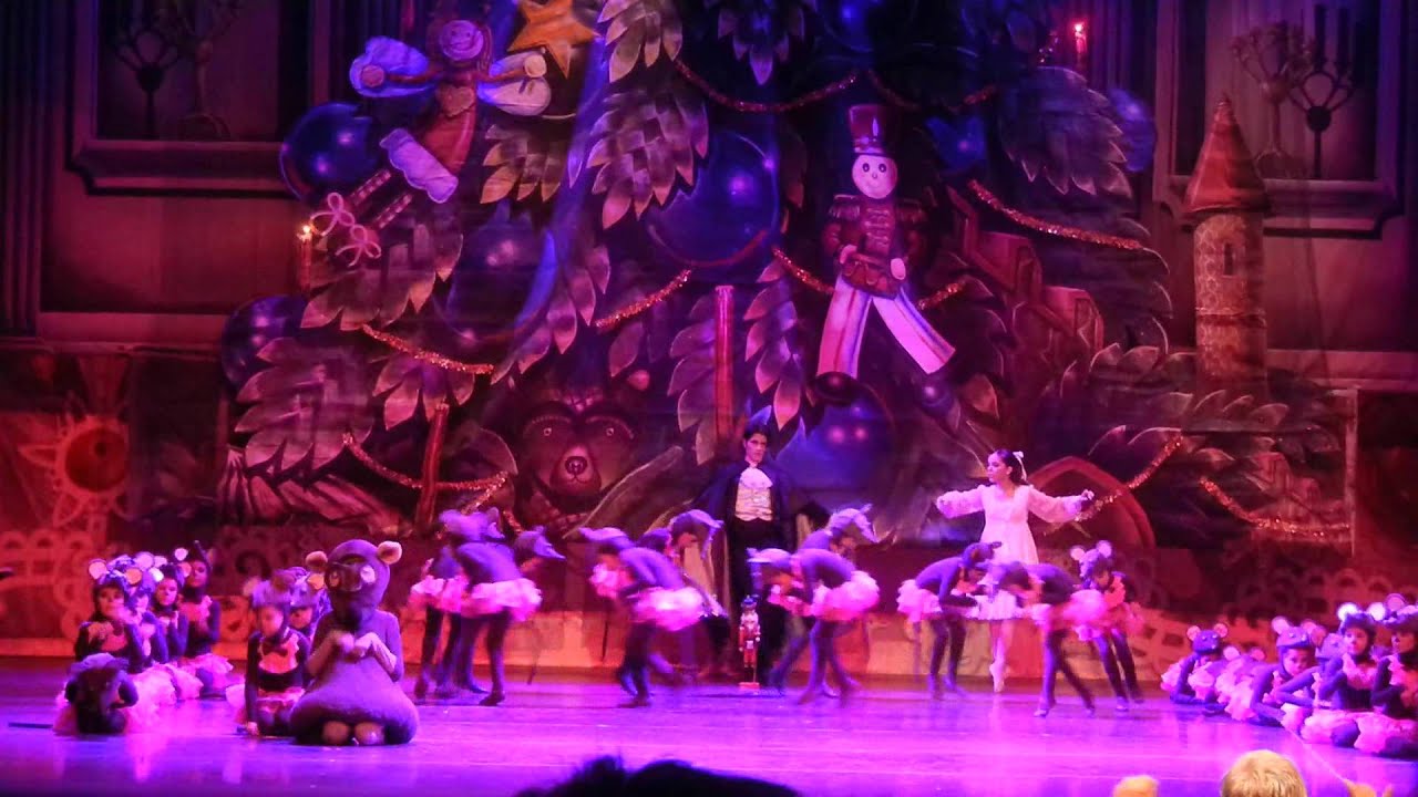 Escena de "El Cascanueces" / Scene from "The Nutcracker" - YouTube