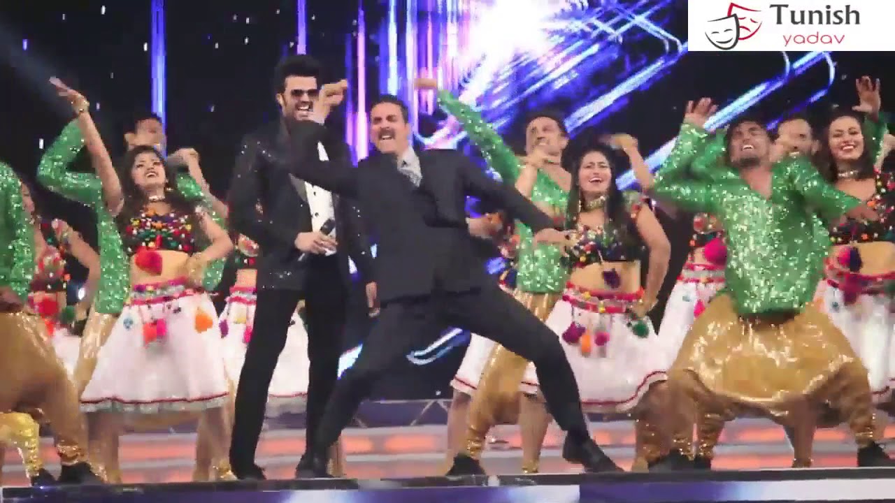 Akshay Kumar Dance in Umang Award 2016 HD - YouTube