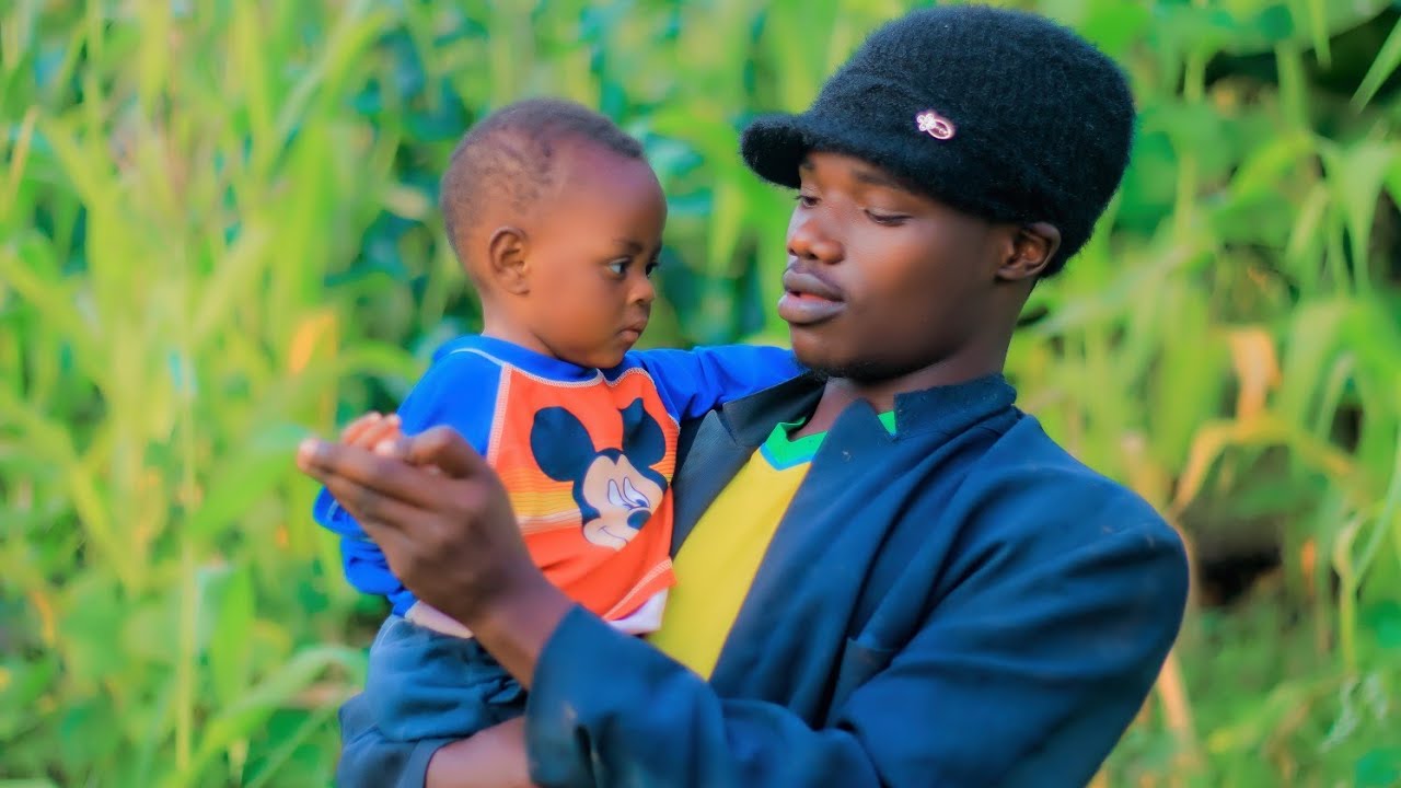 UMUGORE MUBI FILMS Umusinzi atoraguye umwana mugihuru UMUGORE mubi🤣🤣🤣 ...