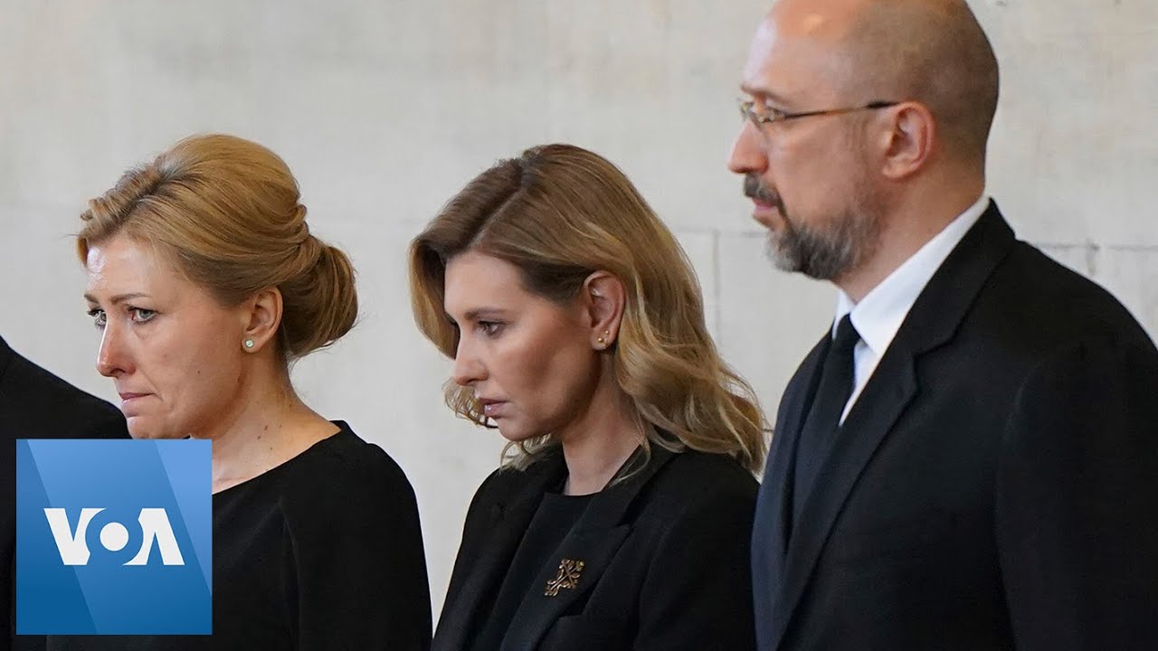 Foreign Dignitaries Pay Respects to Queen Elizabeth - YouTube