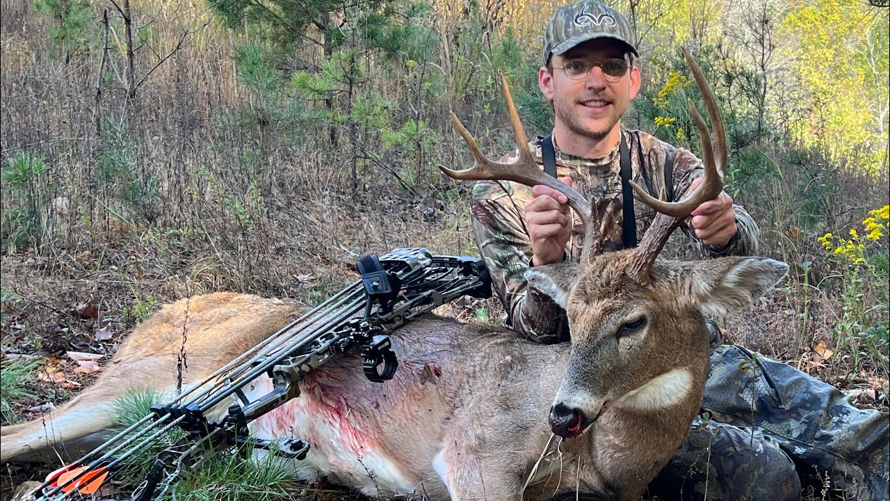 BOWHUNTING 8pt BUCK DOUBLE LUNG - YouTube