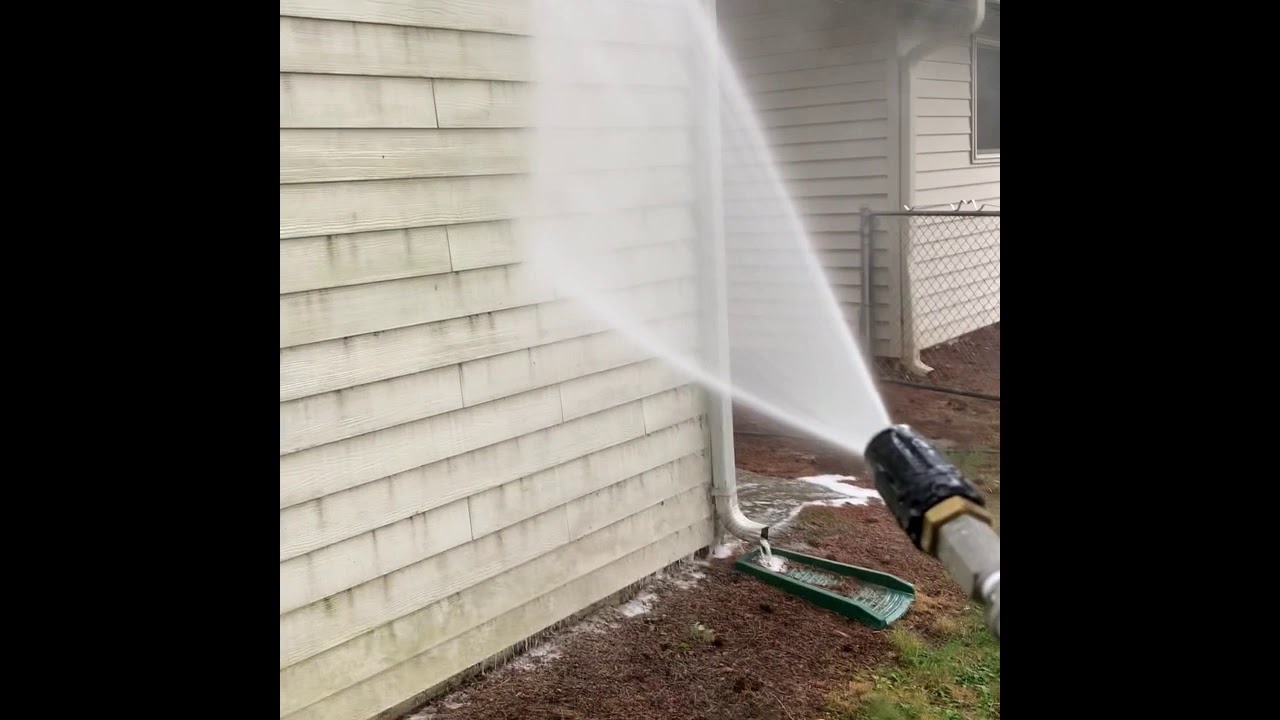 Soft Washing a Garage In Vancouver WA- Expert Power Wash - YouTube